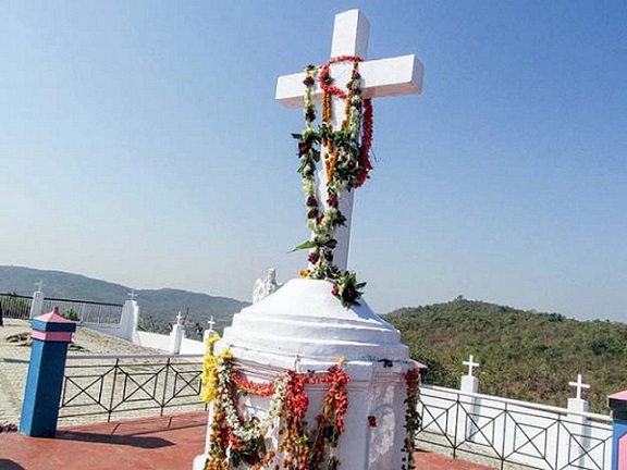 Karnataka: This Lent, Pilgrims Set to Throng Miraculous Cross Atop ...