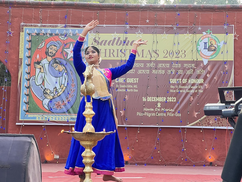 Bhagyashree performing the devotional dance - Indian Catholic Matters