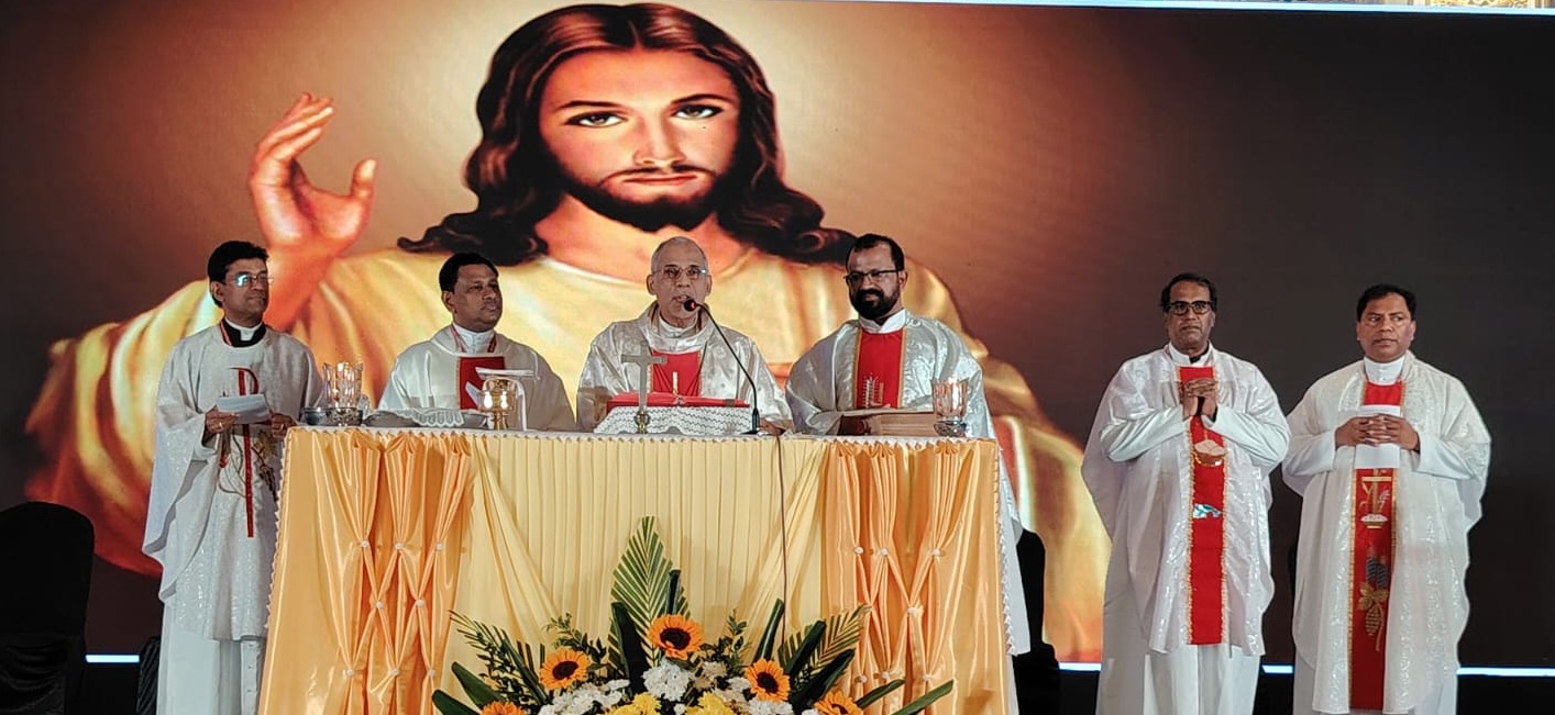 Cardinal Filipe Neri Ferrao presiding over the Eucharistic celebration ...